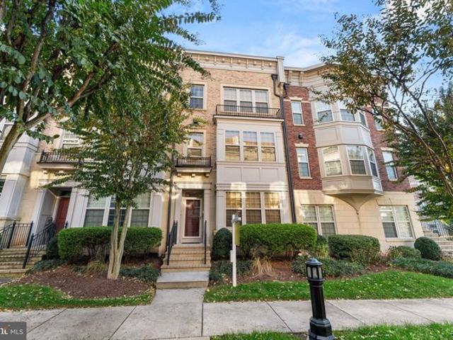 602 Overlook Park Dr, National Harbor, MD 20745