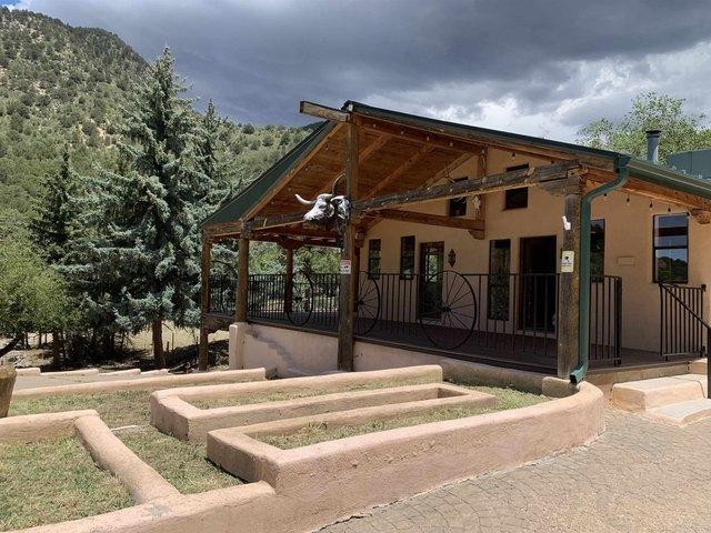 602 La Luz Canyon Rd, La Luz, NM 88337