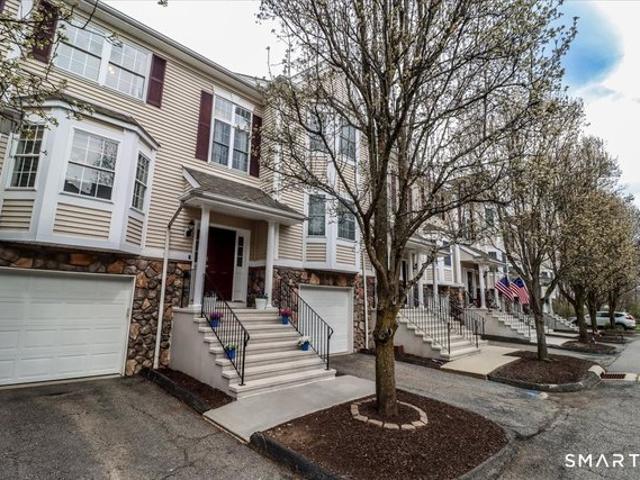 602 Larson Dr Unit 602, Danbury, CT 06810
