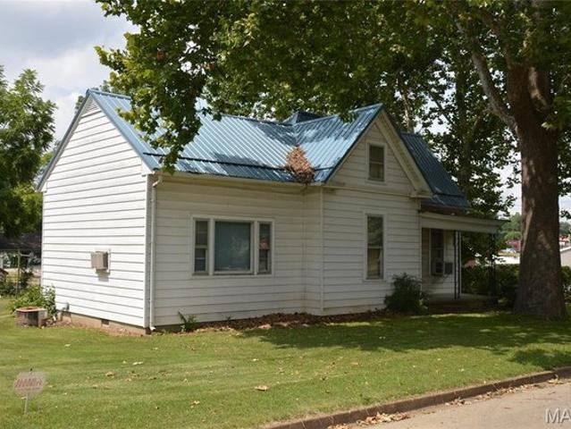 602 Moore St, Farmington, MO 63640