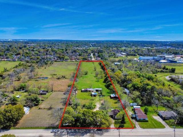 602 Massey Tompkins Rd, Baytown, TX 77521