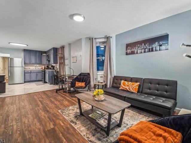 602 N 6th St #4B, Newark, NJ 07107