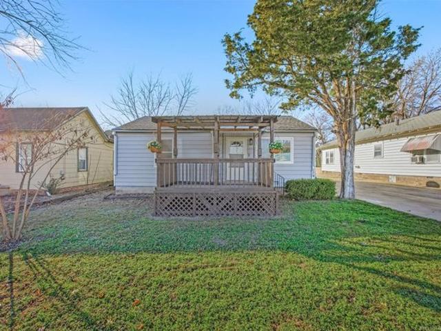 602 N 11th St, Collinsville, OK 74021