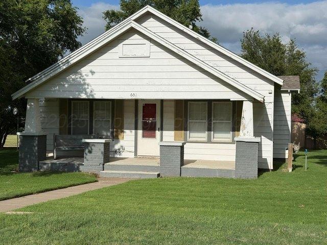 602 S Young St, Follett, TX 79034