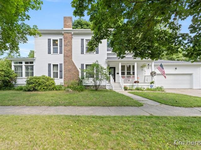 602 S Franklin St, Greenville, MI 48838