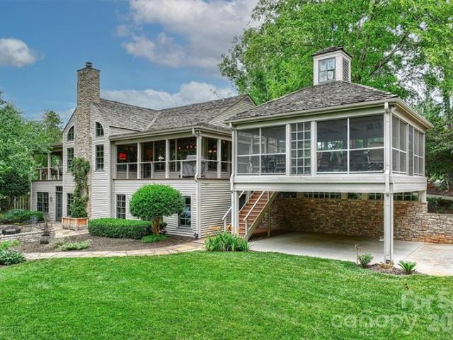 602 Pearl Bay Dr, New London, NC 28127