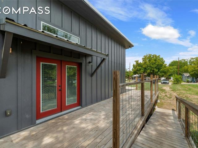 602 Persimmon St, Lockhart, TX