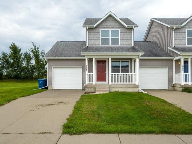 602 Prairie Meadow Dr, Blue Grass, IA 52726