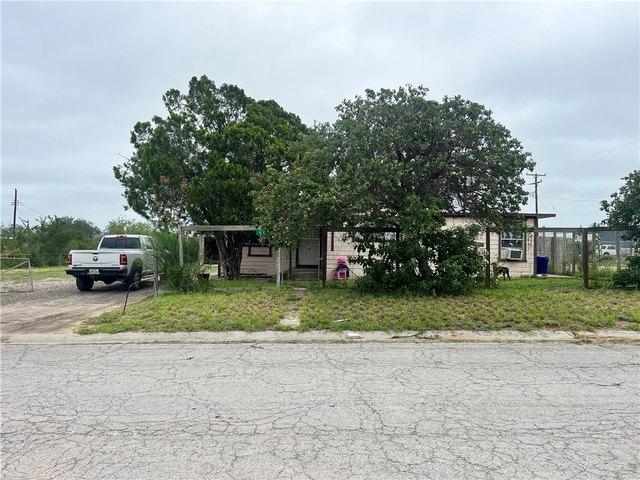 602 Richard Cruz St, Freer, TX 78357