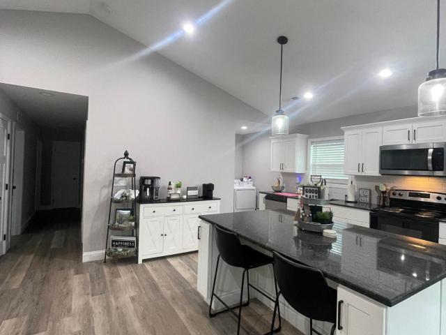 602 W 6th Street