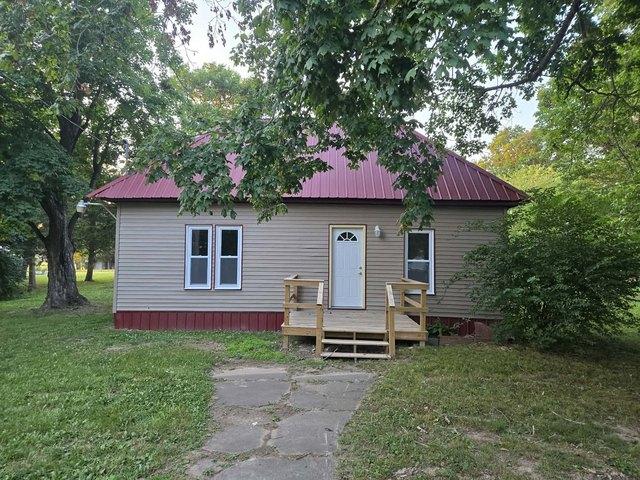 602 W Cherry St, McLeansboro, IL 62859