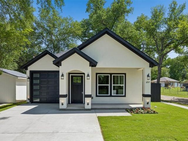 602 W Newton St, Terrell, TX 75160