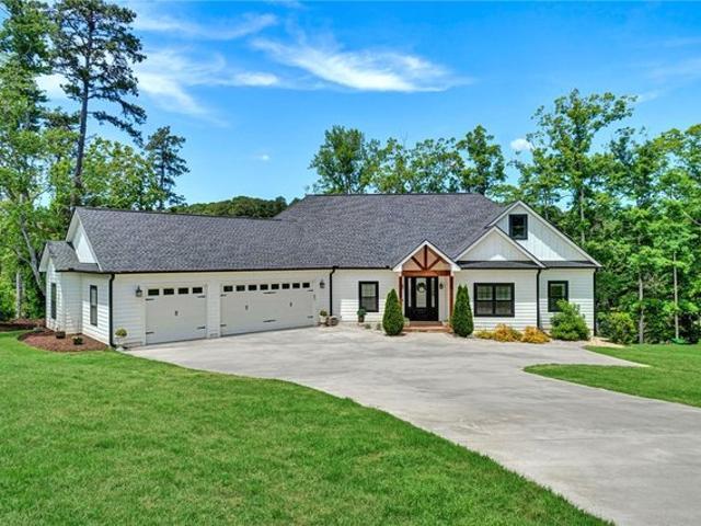 602 W Pine Ct, Seneca, SC 29672