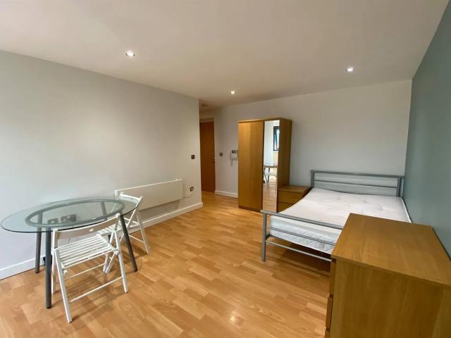 602, West One Cube, City Centre, S1