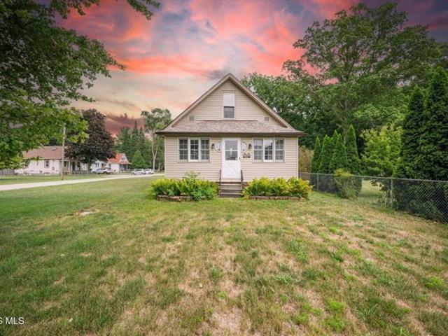 6034 Whiteford Rd, Sylvania, OH 43560