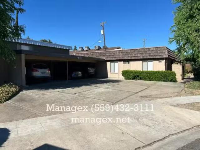 6035 N College Ave #A, Fresno, CA 93704