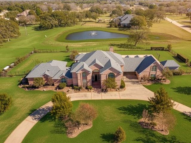 6035 Oak Hollow Dr, Burleson, TX 76028