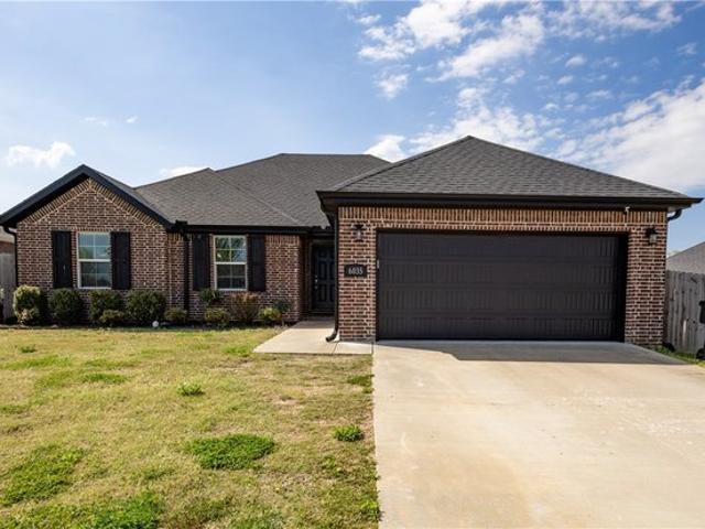 6035 W Transit St, Fayetteville, AR 72704