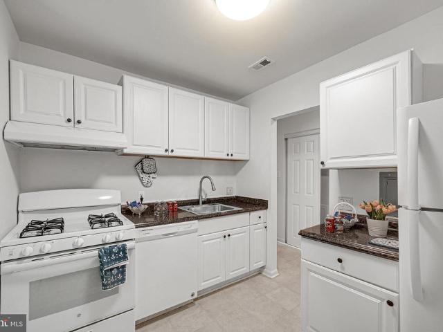 6037 Majors Lane # 5D 17