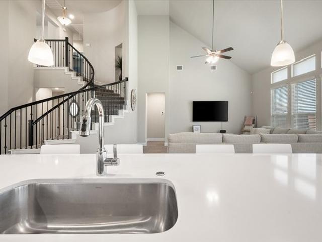 6037 Kansas Trl, Midlothian, TX 76065