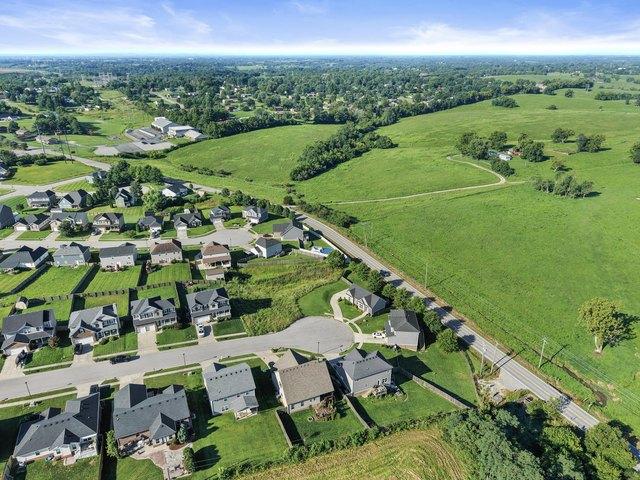6037 Winning Colors Ct, Richmond, KY 40475