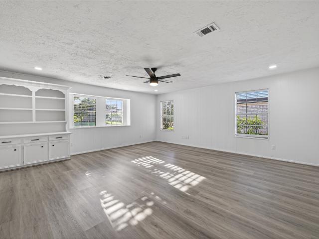 6038 Greenmont Dr, Houston, TX 77092 | MLS #23733