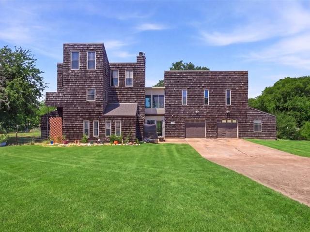 6039 Bear Creek Dr E, Fort Worth, TX 76126