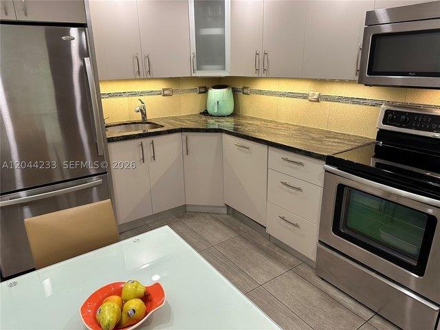 6039 Collins Ave Apt 1205, Miami Beach, FL 33140