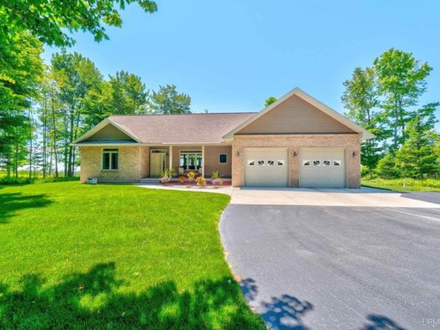 6039 W Dillexie Ln, Manistique, MI 49854