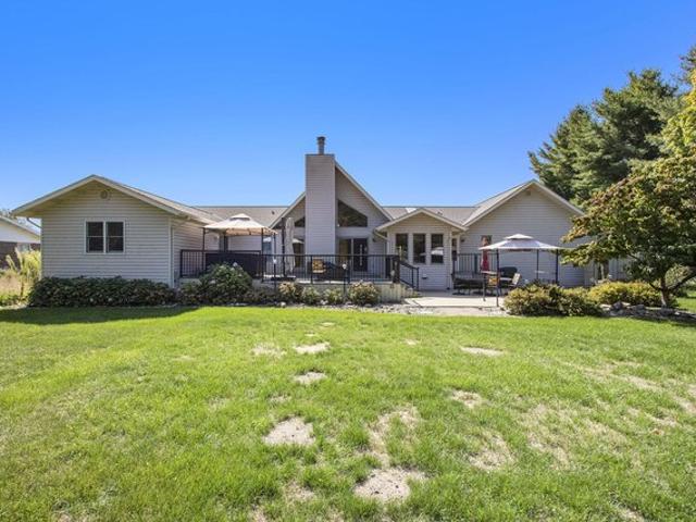 6030 Paw Lake Rd, Coloma, MI 49038