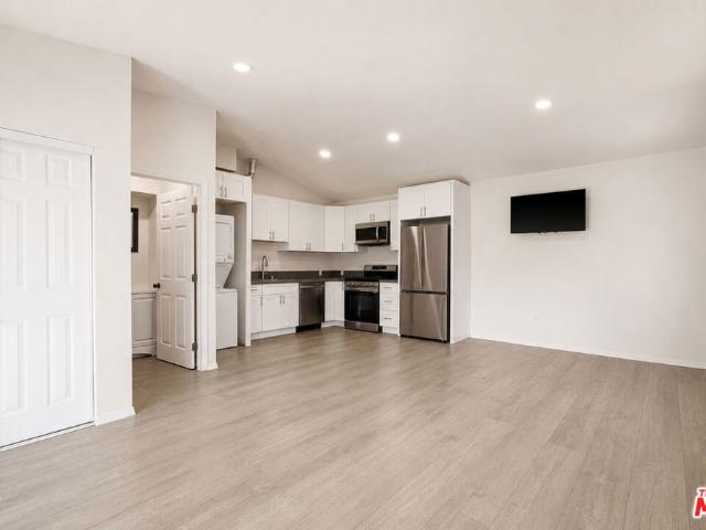 6031 Fallbrook Avenue