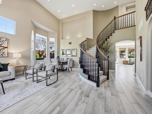 6031 Hedgecrest Cir
