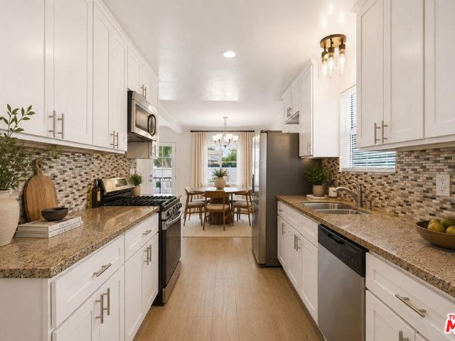 6033 Fallbrook Avenue