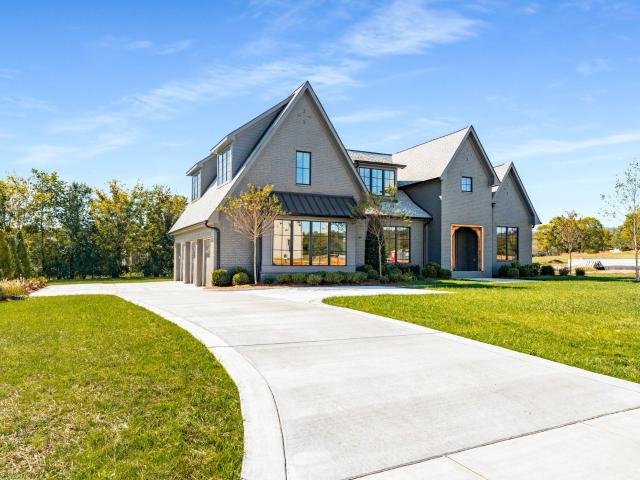 6033 Frazier Park Ln