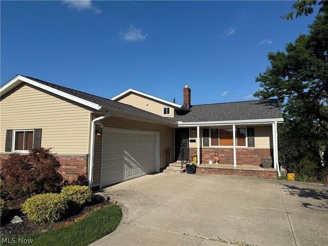 6033 Sweet Birch Dr, Bedford Heights, OH 44146