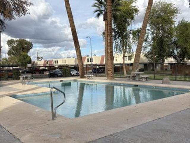 6033 W Golden Ln, Glendale, AZ 85302