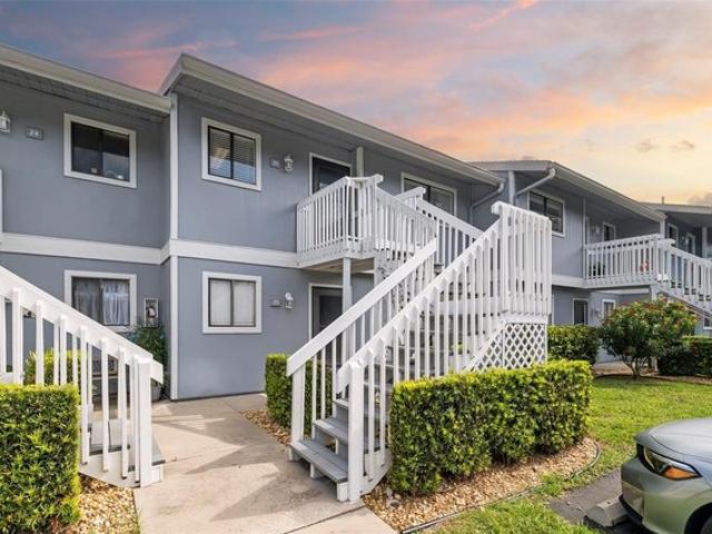 6033 34th St W Apt 26, Bradenton, FL 34210