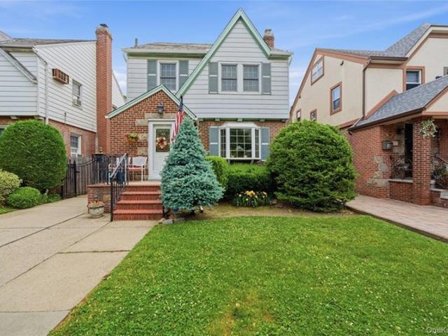6033 69th Ln, Maspeth, NY 11378