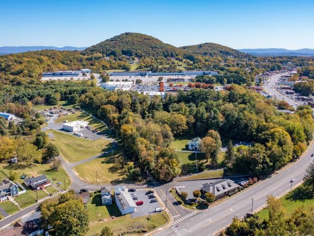 603 Calvert St, Staunton, VA 24401 | MLS #637612 | Compass