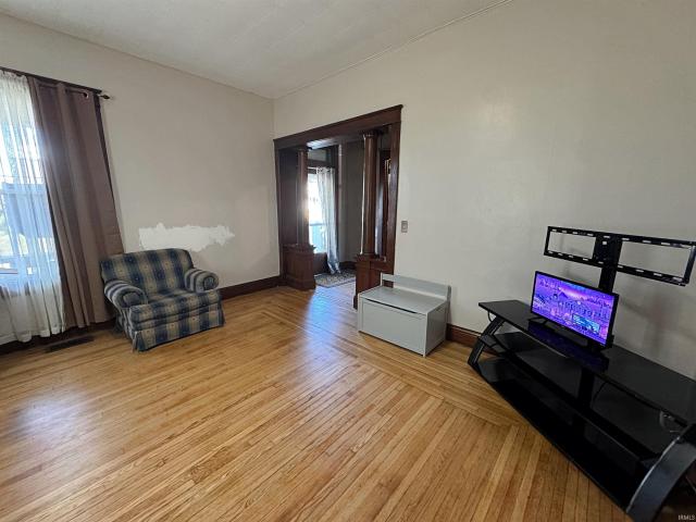 603 E Van Trees St, Washington, IN 47501 | MLS #202543 | Compass