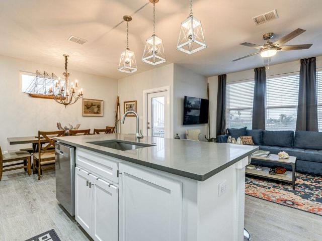 603 E Avenue G 204