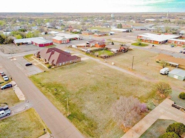603 E Benton Ave, Sayre, OK 73662