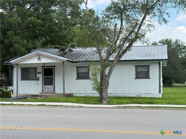 603 E N Main St, Flatonia, TX 78941