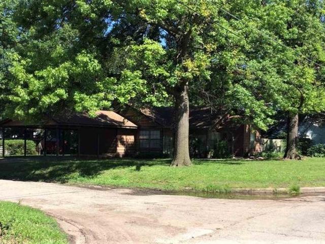 603 N 4th St, Blackwell, OK 74631