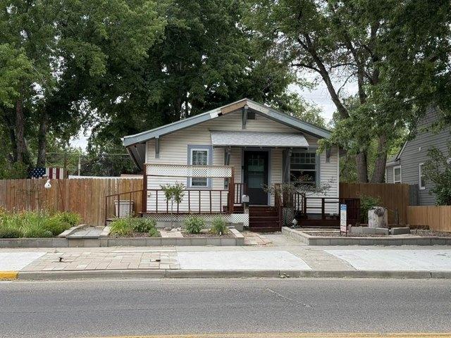603 S 4th St, Douglas, WY 82633