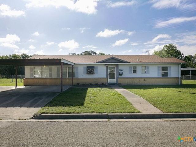 603 S Terry St, Cuero, TX 77954