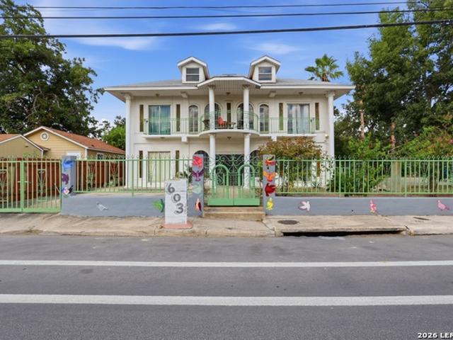 603 S San Joaquin Ave