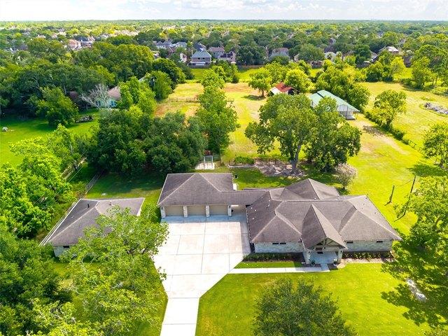 603 Rustic Ln, Friendswood, TX 77546