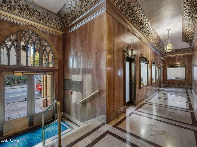 603 W Main St 804