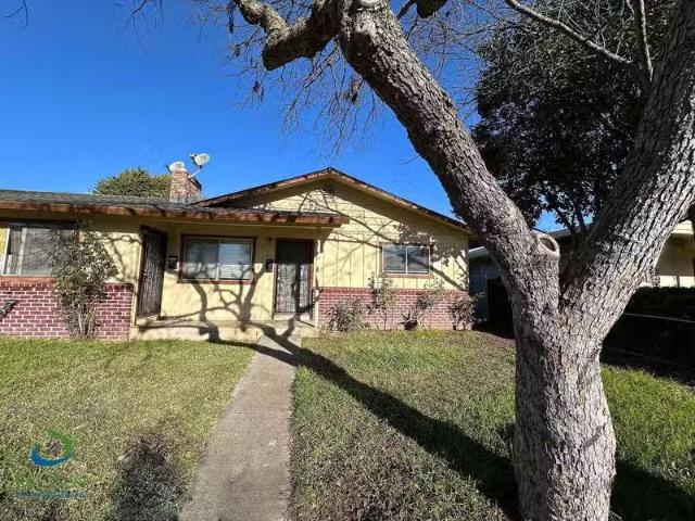 60442500 601 Fairview Dr